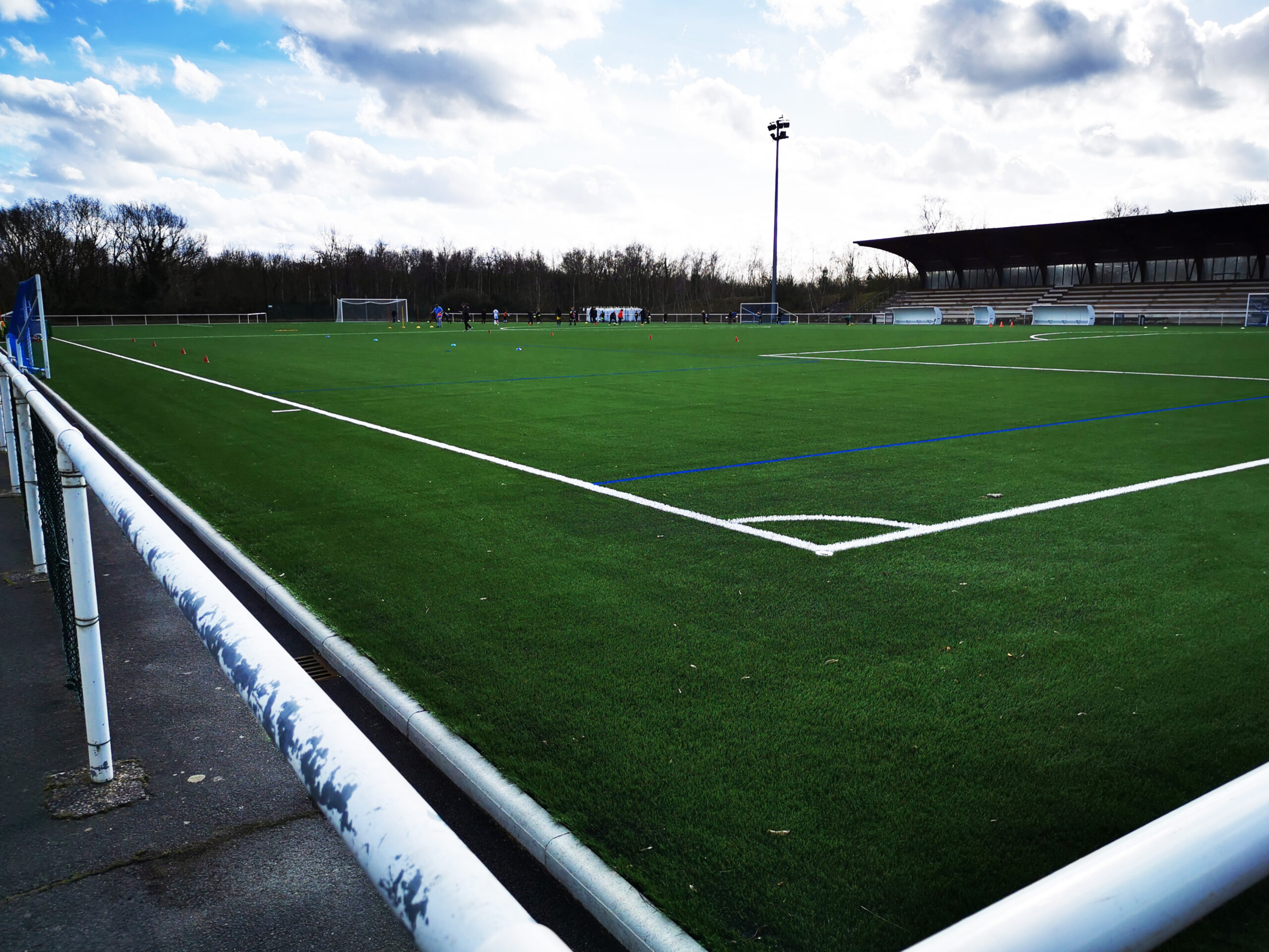 Trélazé : Le terrain d’honneur du Complexe Bioteau fait peau neuve ...