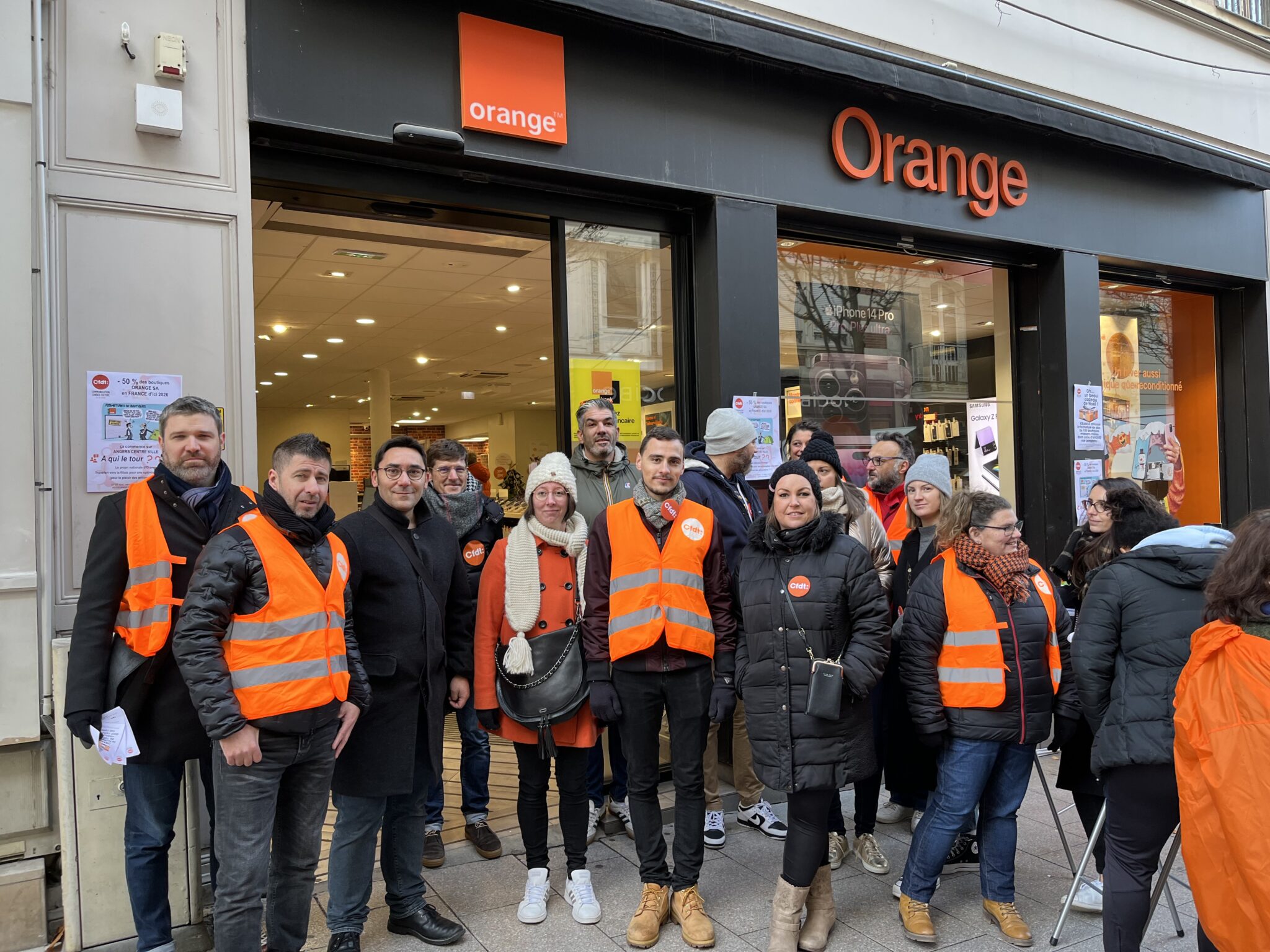 Les employés d’Orange protestent contre le transfert de la boutique d ...