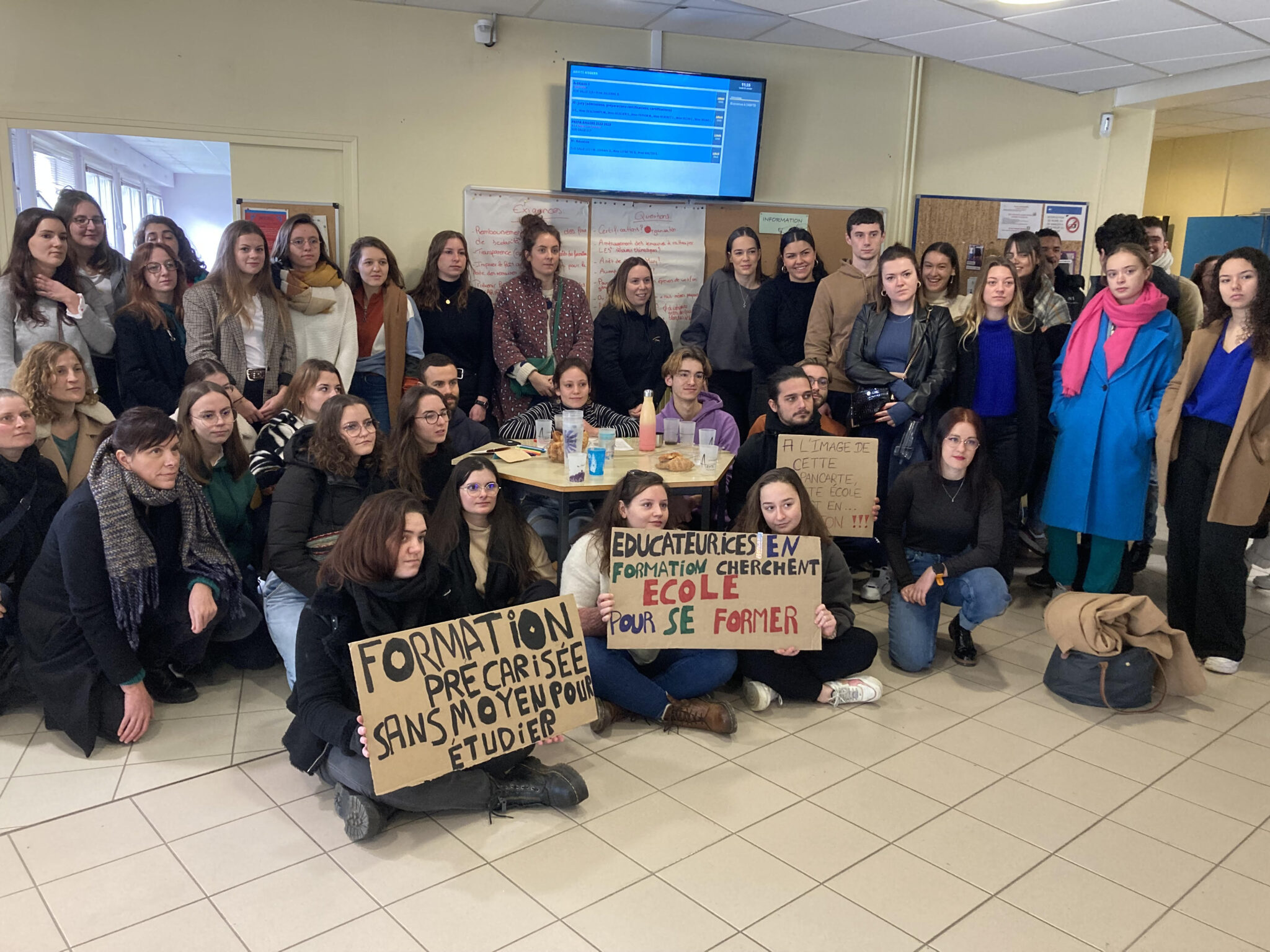 Des futurs éducateurs spécialisés de l’Arifts à Angers se mobilisent pour « sauver leur ...