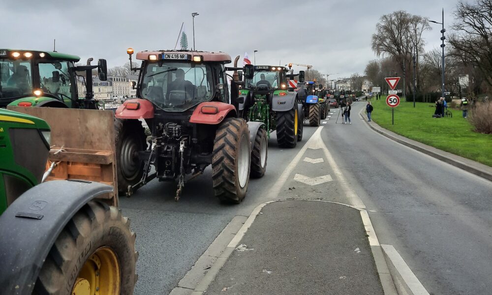 Blocage maintenu au dépôt pétrolier de La Pallice, les forces de l ...