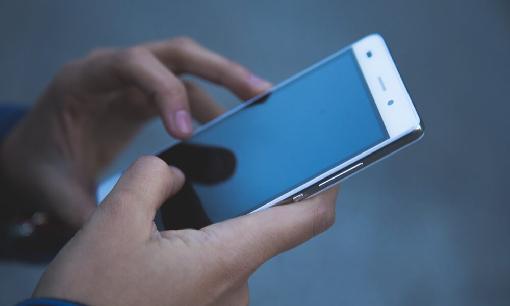 Angoulême : deux nouvelles boutiques de réparation de téléphones ...