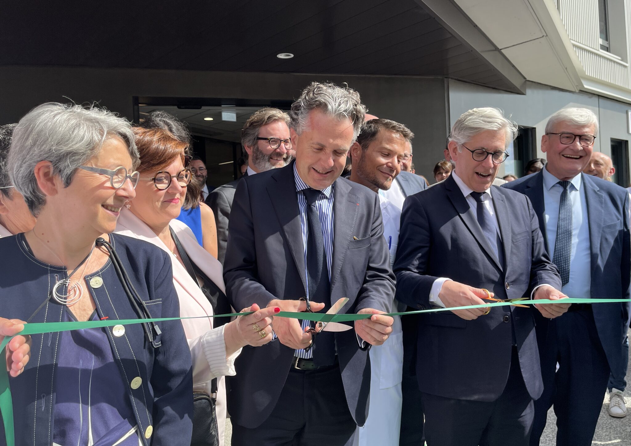 Christophe Béchu et Frédéric Valletoux inaugurent le bâtiment du ...
