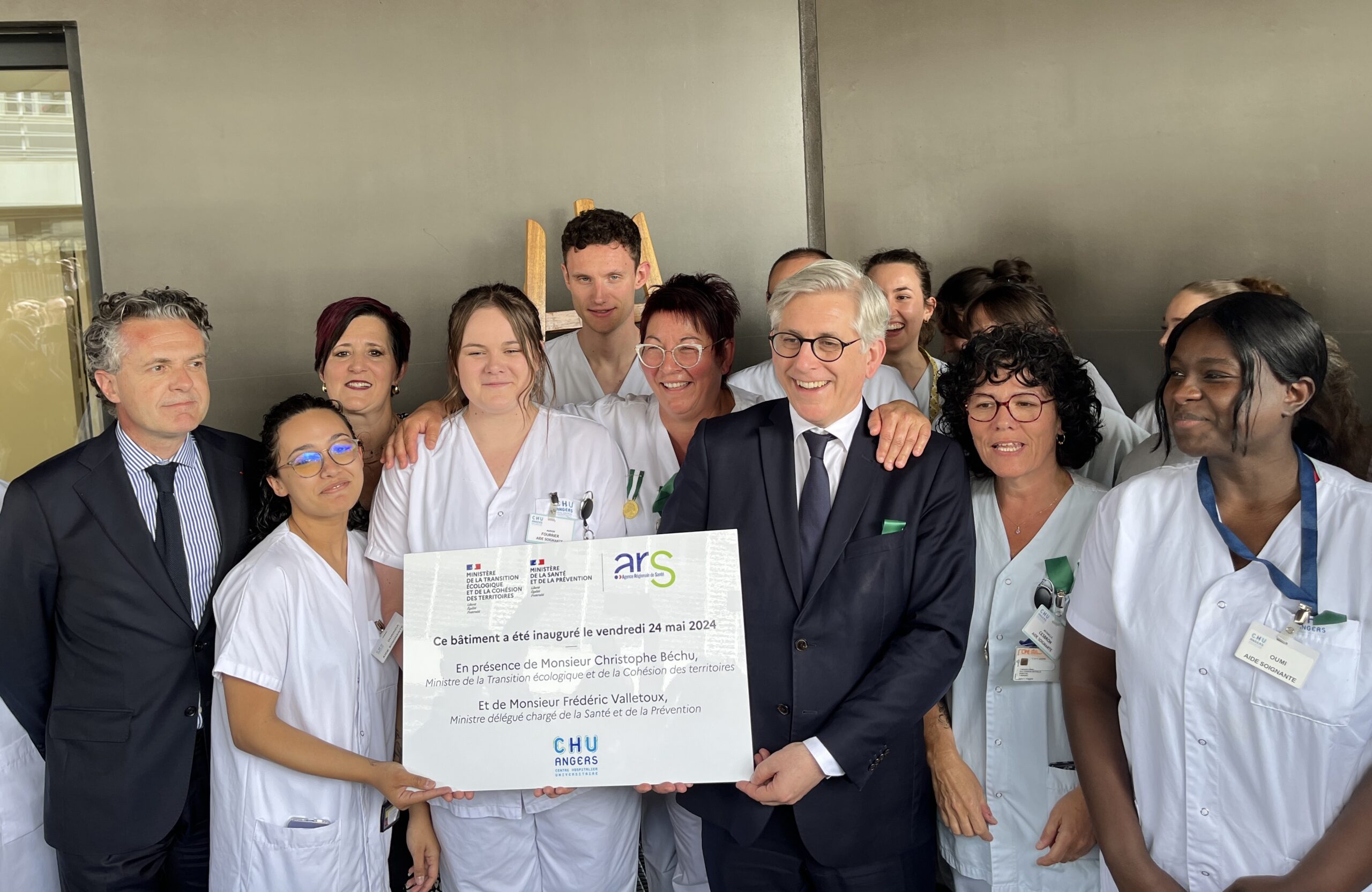 Christophe Béchu et Frédéric Valletoux inaugurent le bâtiment du ...