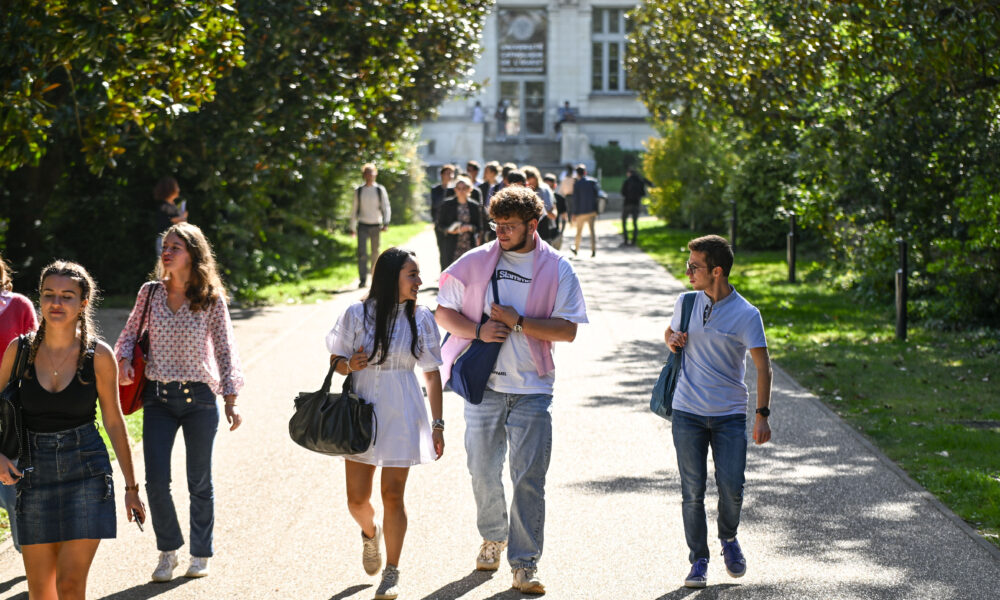Alençon : les élèves du pôle UIMM bloquent partiellement le campus ...