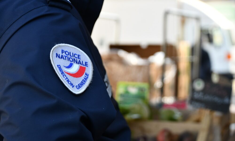 La police secourt cinq chiens en situation de détresse dans un logement ...
