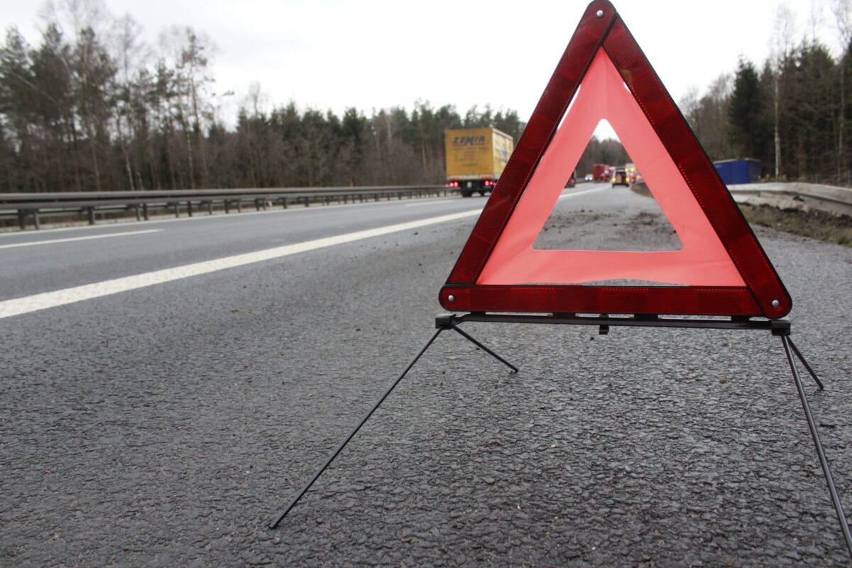 Accident sur l’A11 : un bus et deux voitures impliqués, la circulation ...